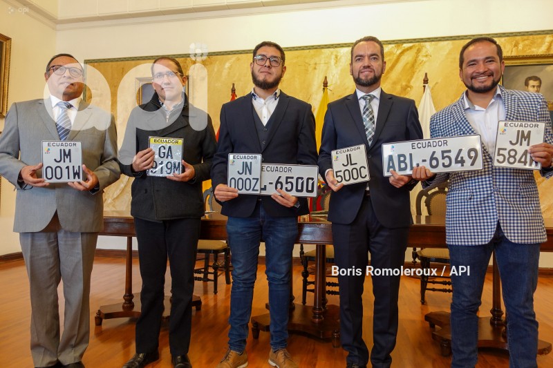 Fotografías | Sociedad | CUENCA-ENTREGA PLACAS-VEHICULOS-ANT